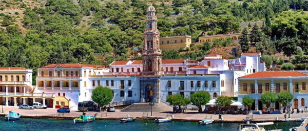 Symi: guida compatta all’isola colorata del Dodecaneso